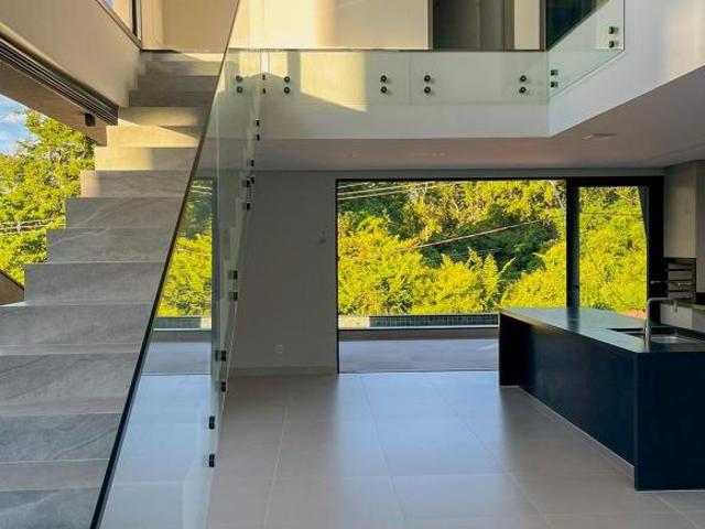 Casa de 234m² com 03 suítes plenas á venda no Jardins Barcelona