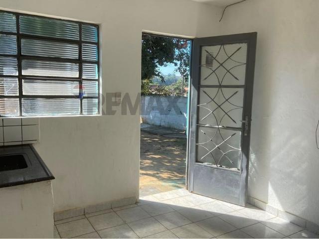 Casa de 2 cômodos disponível para locação no Jardim Bandeira