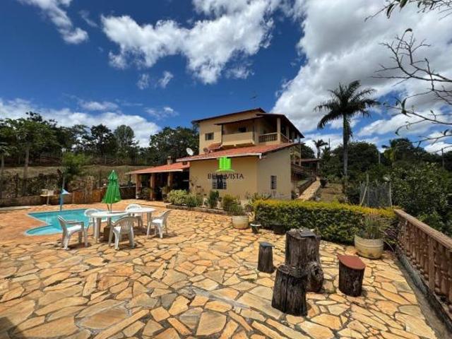 Casa de 2 Andares com Ampla Área de Lazer