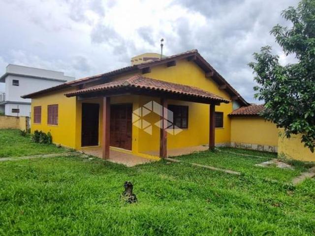 Casa de 2 dorm, 1 suíte, ante sala para os quartos, banheiro social, sala, copa, área de serviço, co
