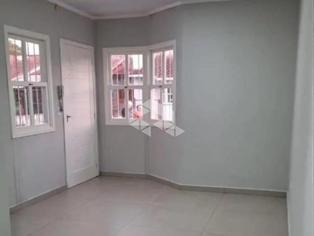 Casa de 2 dorm em condominio no Bairro Restinga