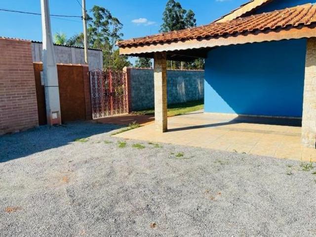 Casa de 2 dormitórios,2 vagas cobertas e 10 vagas descobertas,ótimo quintal com área gourmet