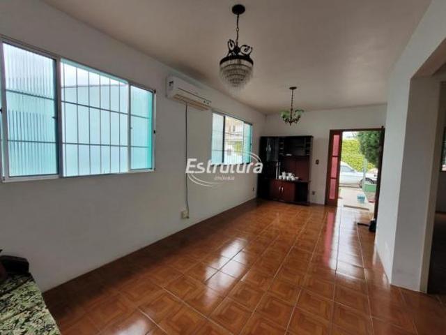 Casa de 2 dormitórios com amplo pátio No Bairro Dom Antônio Reis