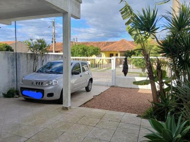 Casa de 2 dormitórios, com banheiro social, e um living em 2 ambientes, com banh