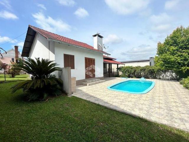 Casa de 2 dormitórios com chapa e piscina no bairro Arroio Grande!