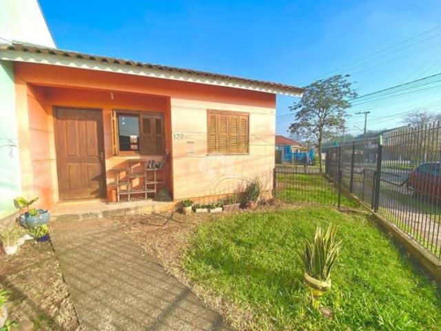 Casa de 2 dormitórios com excelente pátio no bairro Olaria em Canoas