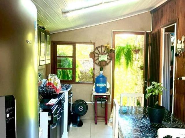 Casa de 2 dormitórios com vaga coberta no bairro Olaria em Canoas