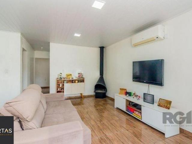 Casa de 2 dormitórios com 98m² no Bairro Lomba do Pinheiro