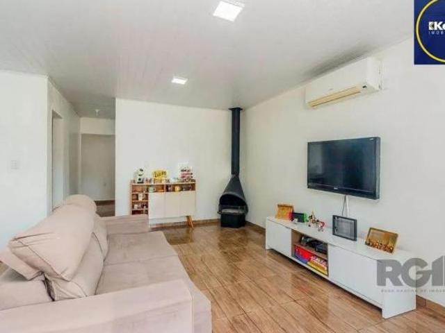 Casa de 2 dormitórios com 98m² no Bairro Lomba do Pinheiro
