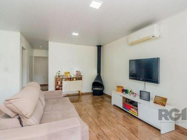 Casa de 2 dormitórios com 98m² no Bairro Lomba do Pinheiro