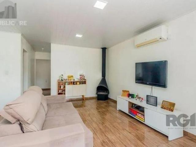 Casa de 2 dormitórios com 98m² no Bairro Lomba do Pinheiro