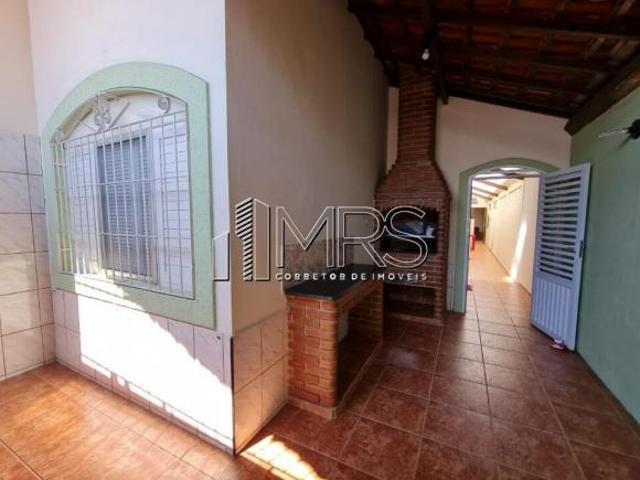 Casa de 2 dormitórios á venda na Vila Caiçara!