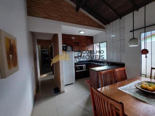 Casa de 2 dormitórios a venda na praia do Perequê Açu