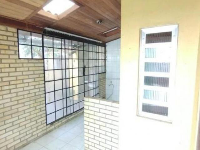 Casa de 2 dormitórios a venda no bairro Santana