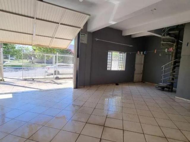 Casa de 2 dormitórios e 6 vagas de garagem em Canoas
