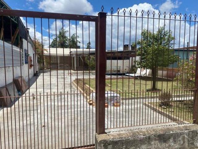 Casa de 2 dormitórios e 2 vaga de garagem em Vila Eunice Cachoeirinha