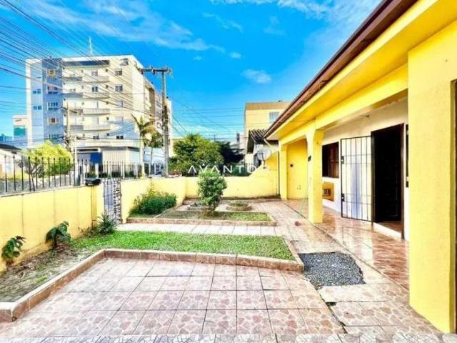 Casa de 2 dormitórios e 2 vagas de garagem disponível no bairro Camobi em Santa