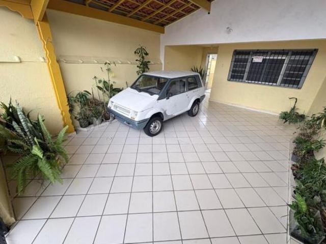 Casa de 2 dormitórios e quintal amplo na Vila Caiçara