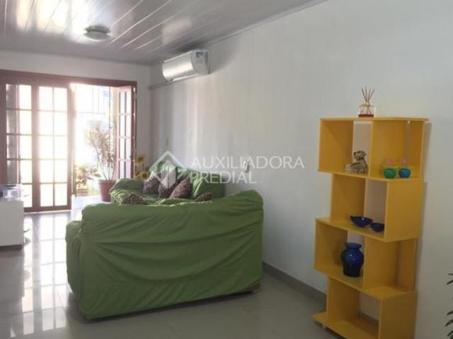 CASA DE 2 DORMITÓRIOS A 2 MINUTOS DA PUC !