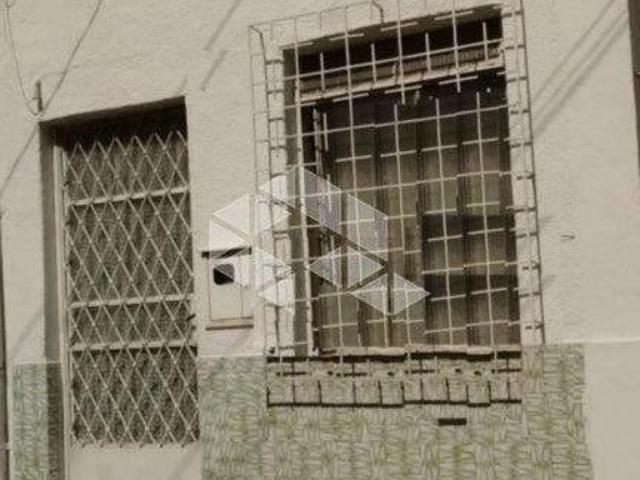 Casa de 2 dormitórios no bairro Menino Deus super bem localizada para residência ou comércio