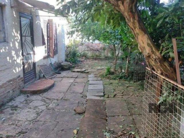 Casa de 2 dormitórios no bairro Cavalhada