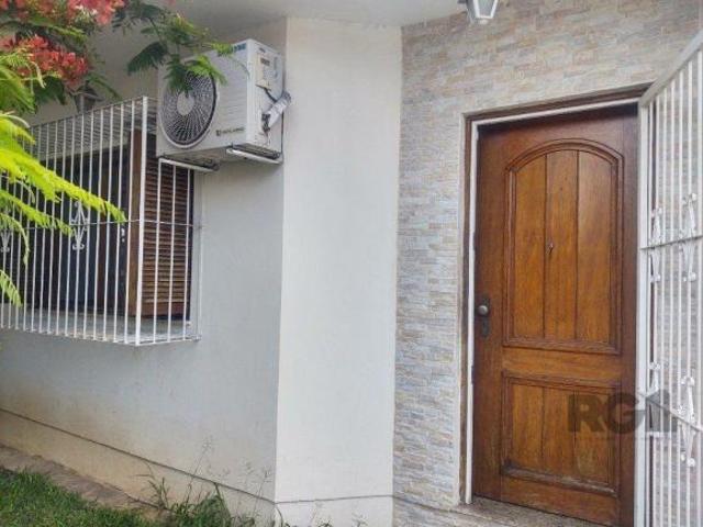 Casa de 2 dormitórios no bairro Passo das Pedras