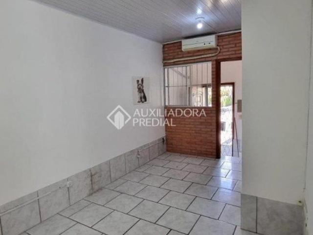 Casa de 2 dormitórios no bairro Partenón em Porto Alegre