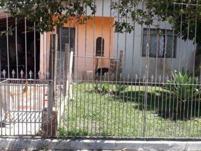 Casa de 2 dormitórios no bairro Rubem Berta