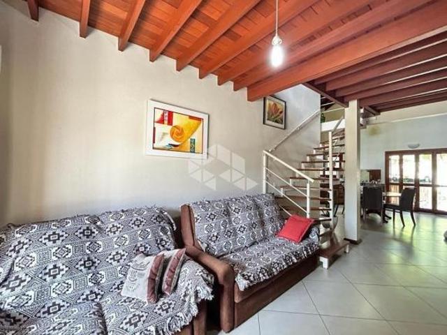 Casa de 2 dormitórios no bairro Renascença!