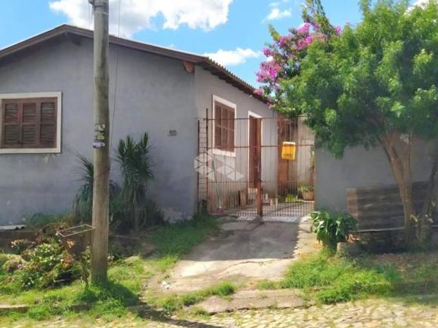 Casa de 2 dormitórios no Morro Santana