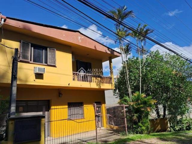 Casa de 2 dormitórios, suíte, garagem, no bairro Jardim Itú em Porto alegre