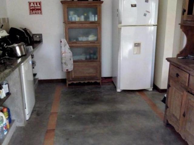 Casa de 2 dorms, 1 banheiro, 1 lavabo, com terreno de 600 m² !