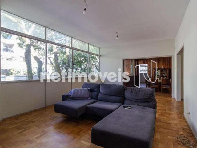 Casa de 2 pavimentos à venda no Serra: Conforto, espaço e potencial comercial