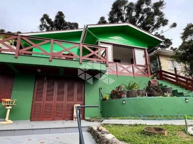 CASA DE 2 PAVIMENTOS EM CANELA