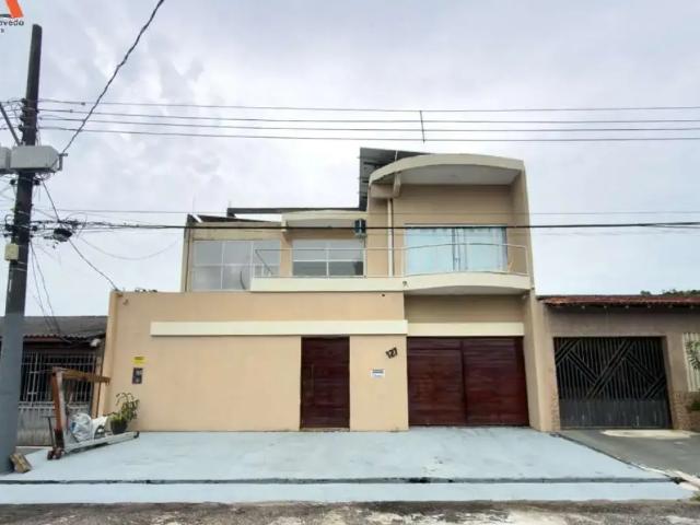 Casa de 2 pavimentos mobiliada com 4 quartos sendo 3 suítes no marex. Área privativa de 519m². 02 vagas de garagem. Nascente