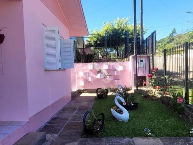 Casa de 2 pisos, 4 quartos 2 banheiros, Monte Pascoal