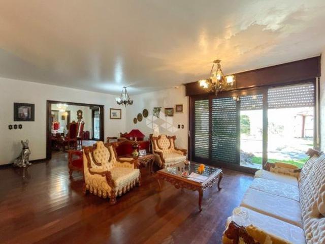 CASA DE 2 PISOS, GRANDE, 4DORMITÓRIOS, VISTA PANORAMICA DA CIDADE E PÕR DO SOL!