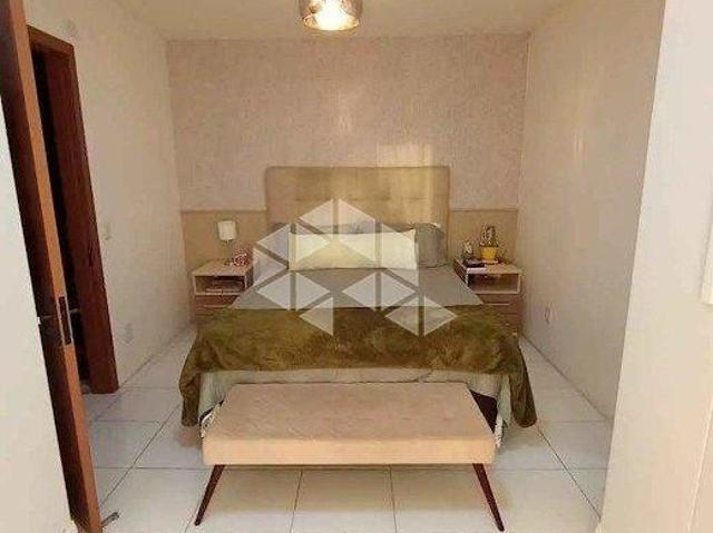 Casa de 2 pisos em condomínio fechado pronta para morar!