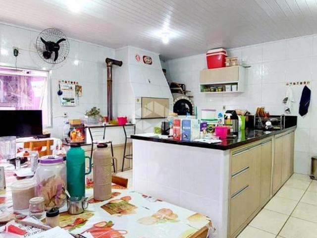 Casa de 2 quartos com vaga de garagem nobairro colkina