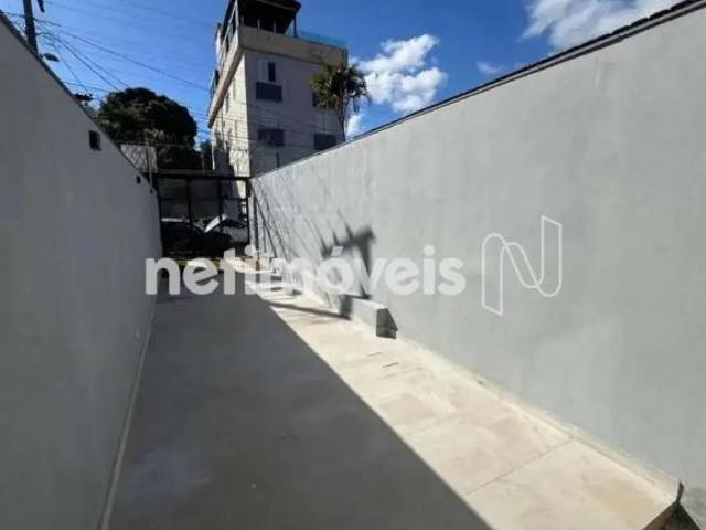 Casa de 2 Quartos e 2 Suítes à venda, 3 vagas, 132m²  Copacabana