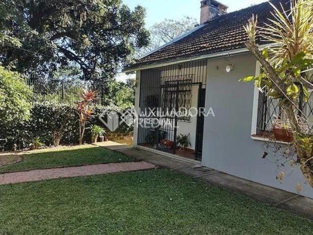 Casa de 2 quartos em amplo terreno no bairro Teresópolis