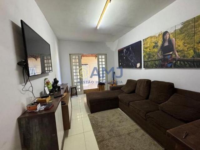 CASA À VENDA NO SETOR HELVÉRICA APARECIDA DE GOIÂNIA