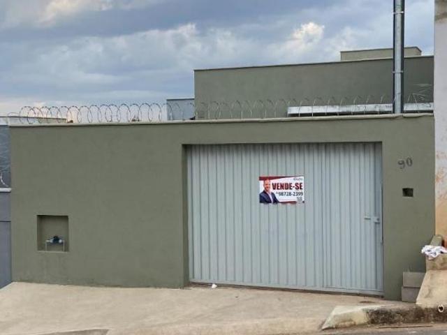 Casa de 2 quartossendo 1 suíte com quintal no Portal das Acácias em Pedro Leopoldo