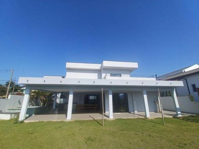 Casa de 350,00m² Construído Localizada no Condomínio Residencial Village Ipanema I!
