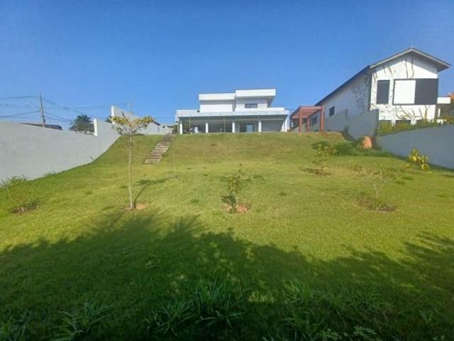 Casa de 350,00m² Construído Localizada no Condomínio Residencial Villagio Ipanema I!