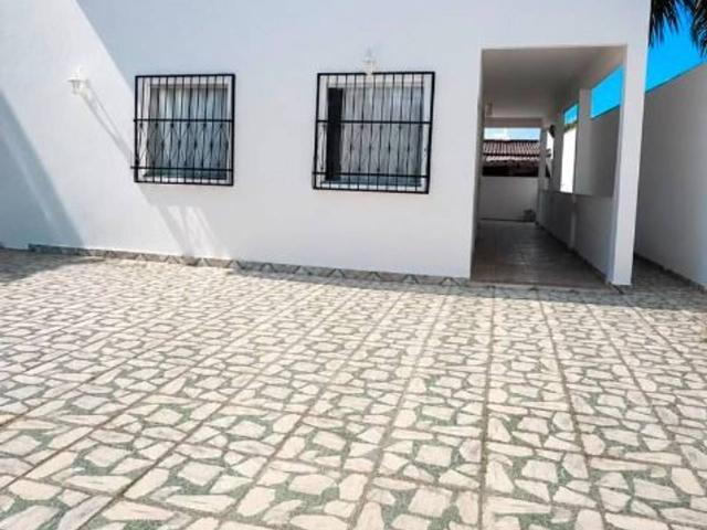 Casa de 350 m² na R. Iraci Galvão Pedreira Ipitanga Lauro de Freitas BA, aluguel por R$ 4.000/mês