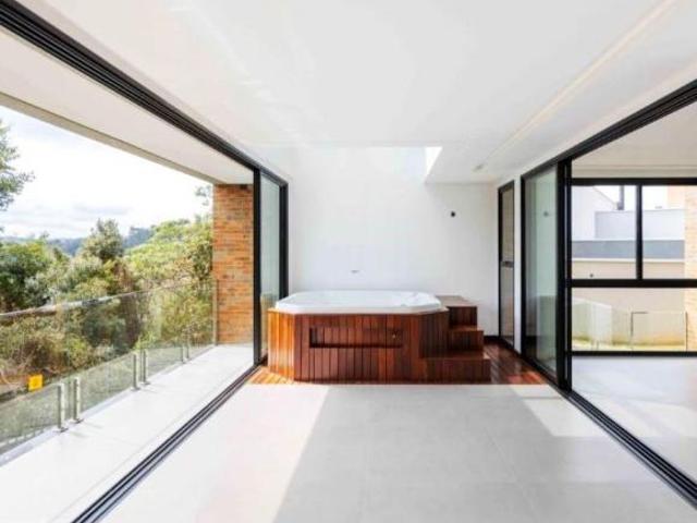 Casa de 357 m² com 3 quartos à venda em Santa Felicidade