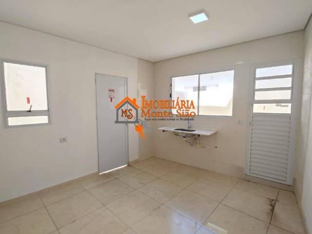 Casa de 35 m² na do Elenco Parque Primavera Guarulhos SP, aluguel por R$ 750/mês