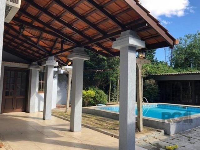 Casa de 365m² 4 dormitórios sendo 3 suítes e 5 vagas de garagem no bairro Part