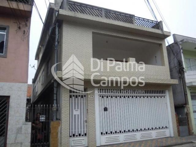 Casa de 370 m² com acabamento esmerado e a 1 km do Metrô Tamanduateí